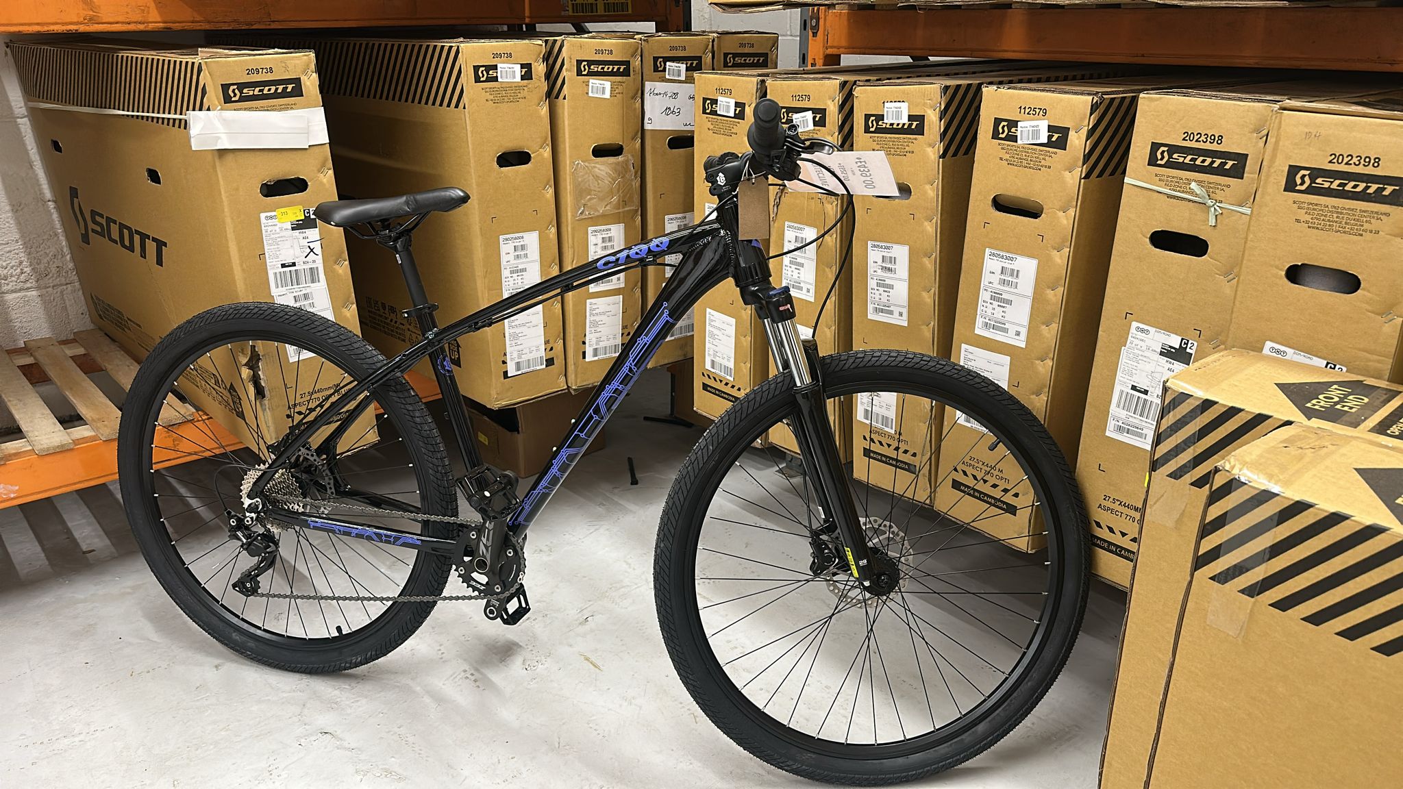 Collective Bikes C100 V2 Black Mountain Bike - EX DEMO – Les's Cycles