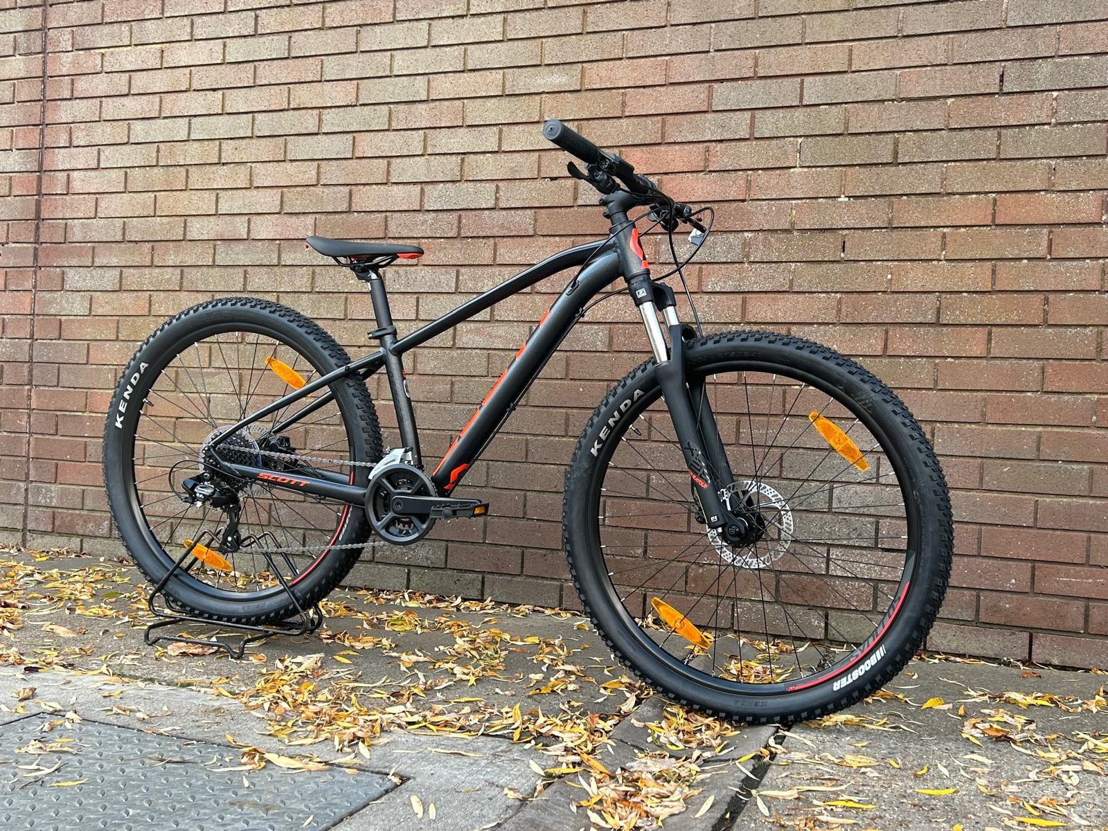 Scott Aspect 760 Black Red 2025 Mountain Bike – Les's Cycles